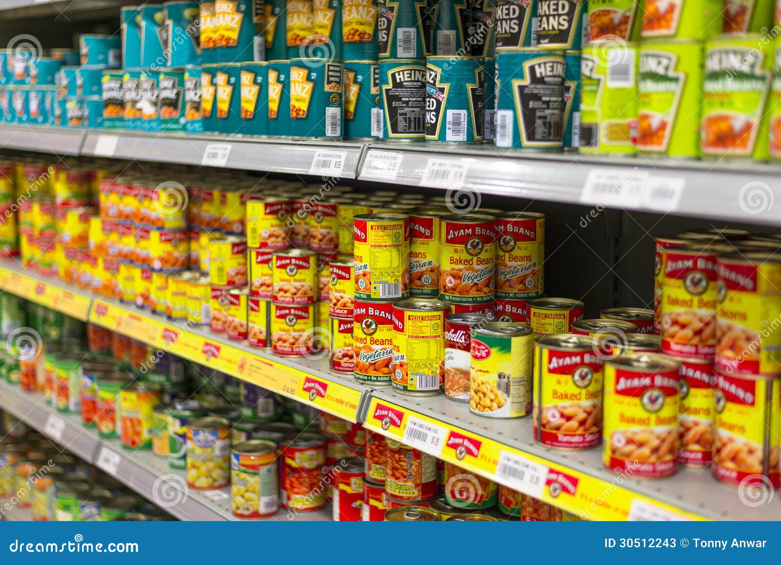 Comida enlatada foto de archivo editorial. Imagen de estantes - 30512243
