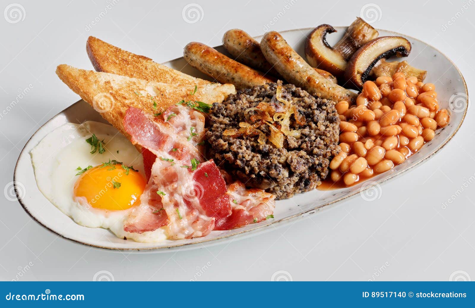 Comida Escocesa Tradicional Con Haggis Y Habas Foto de archivo - Imagen ...