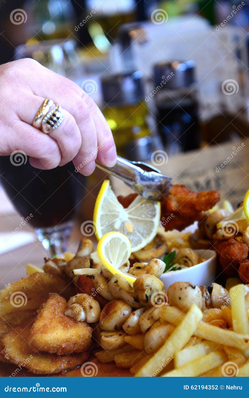 Comida frita, comida gorda foto de archivo. Imagen de servido - 62194352