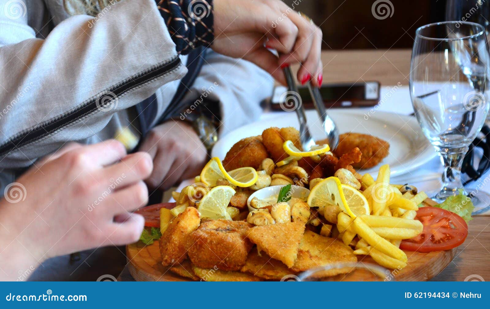 Comida frita, comida gorda foto de archivo. Imagen de tomate - 62194434