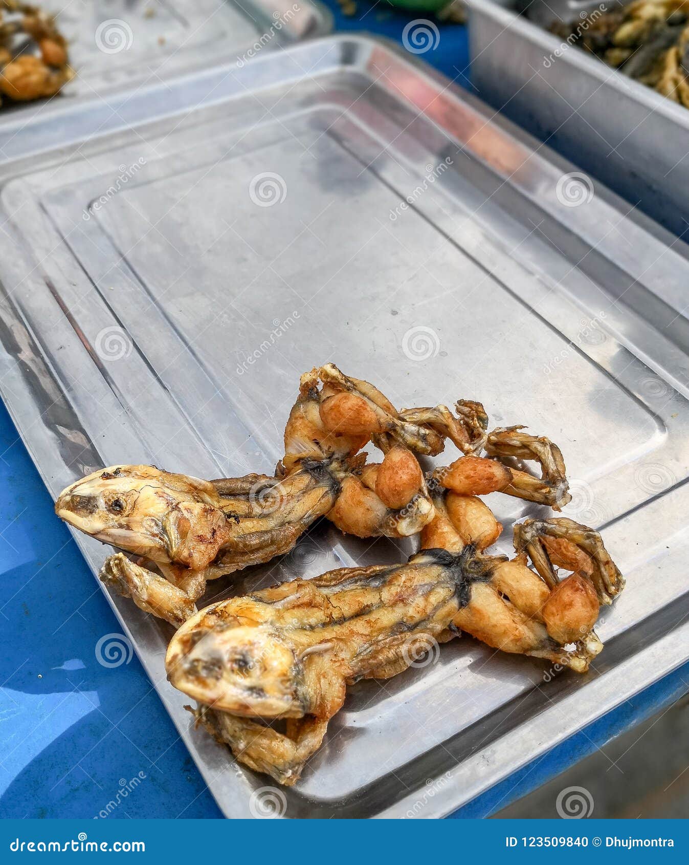 Comida Frita De La Calle De Las Ranas Foto de archivo - Imagen de fondo ...
