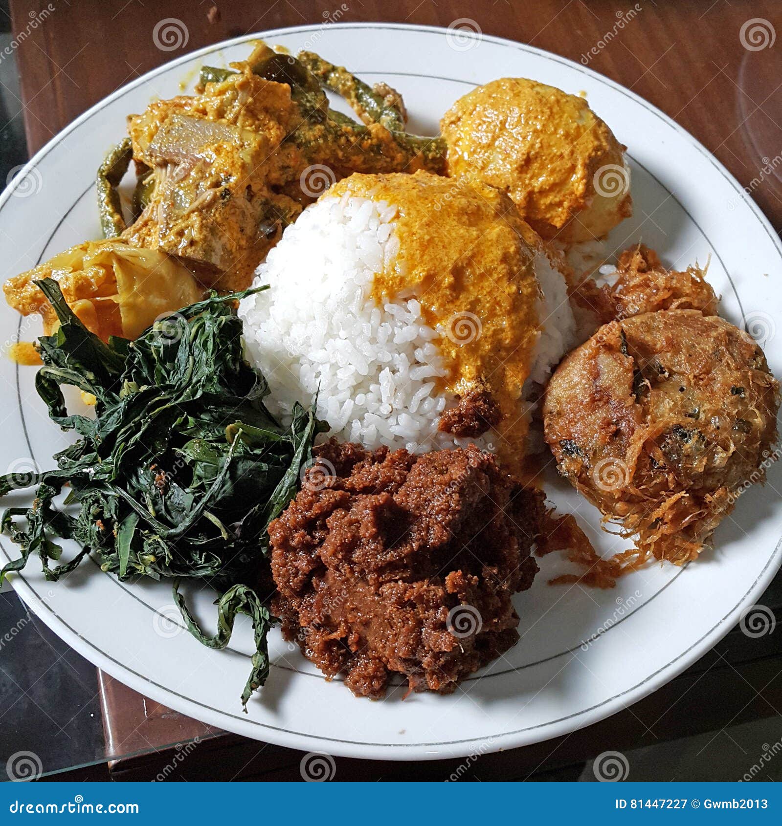 COMIDA INDONESIA NASI PADANG Imagen de archivo - Imagen de culinario ...