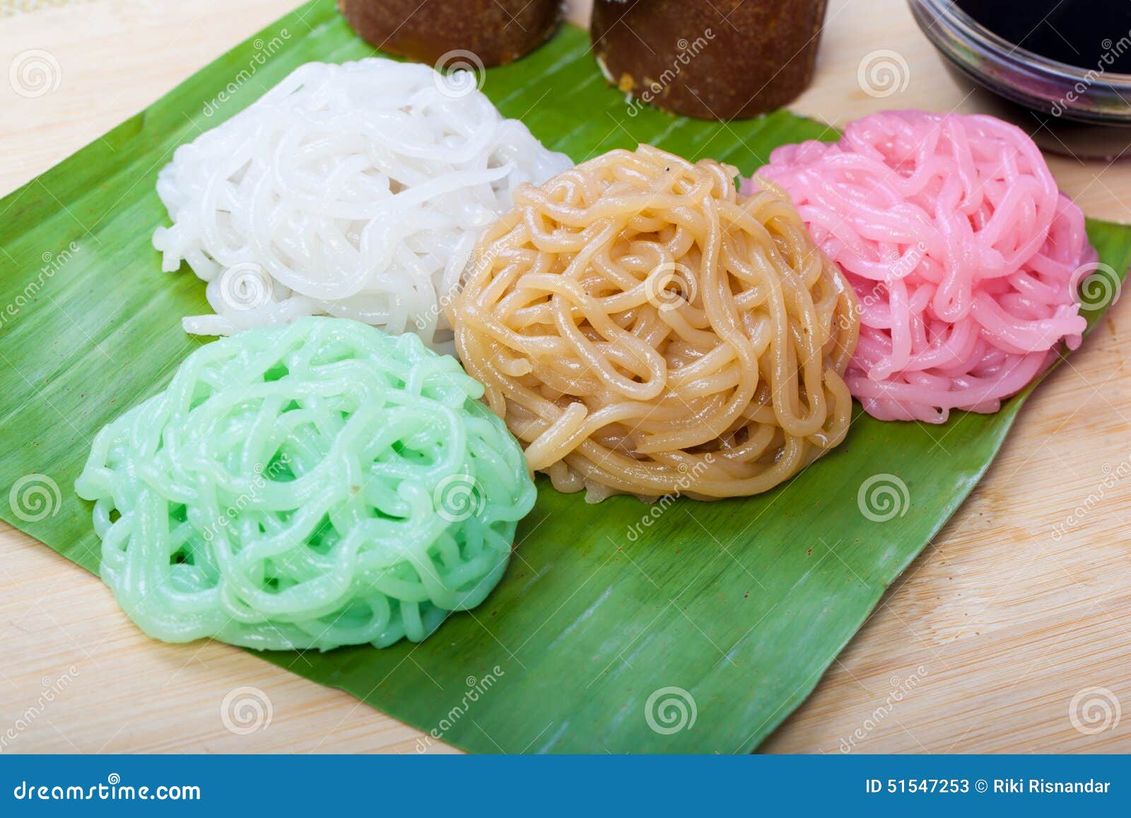 Comida Indonesia Putu Mayang Con El Azúcar Rojo Imagen de archivo ...