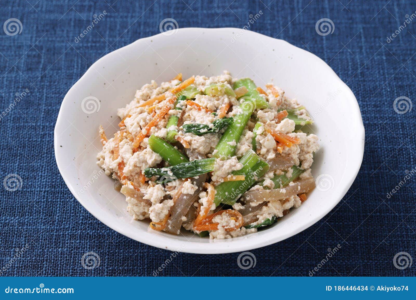 Comida Japonesa Sazonada De Tufu Y Verduras Foto de archivo - Imagen de ...