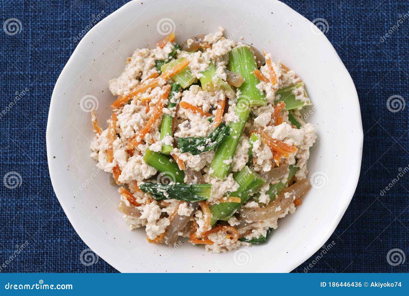 Comida Japonesa Temperada Com Tufu E Legumes Foto de Stock - Imagem de ...