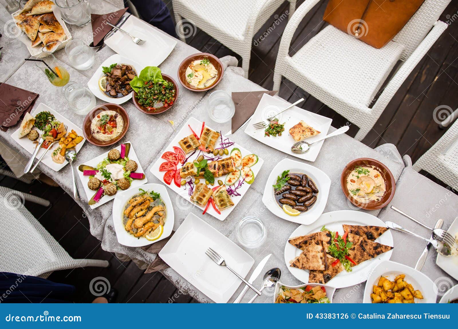 Comida Libanesa En El Restaurante Foto de archivo - Imagen de alimento ...