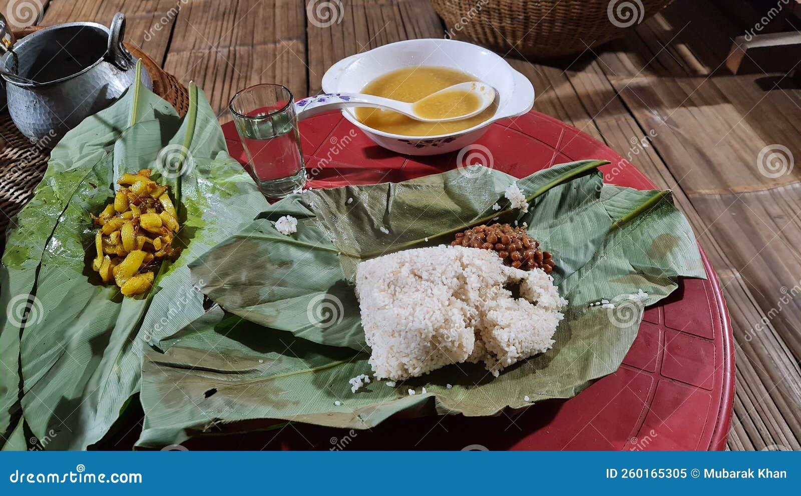 Comida Local Arunachali De Estilo Tradicional Imagen de archivo ...