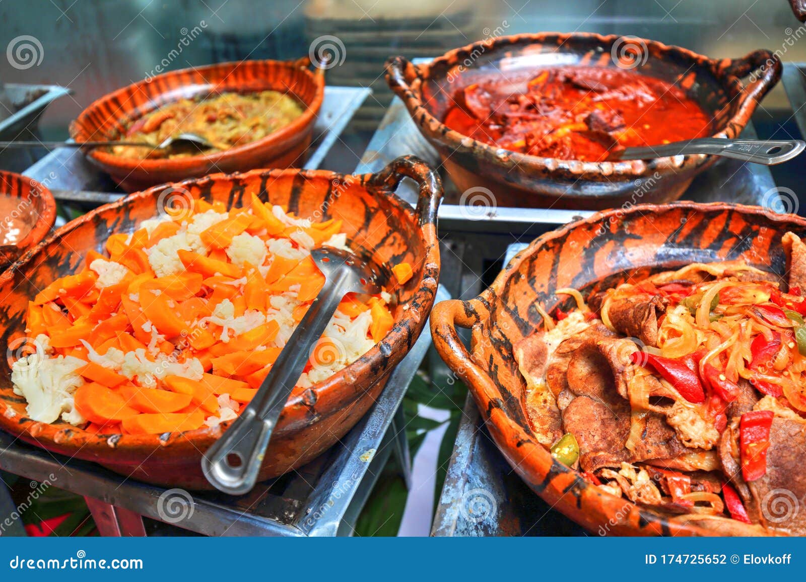 Comida Nacional Mexicana En Un Restaurante De Moda Foto de archivo ...