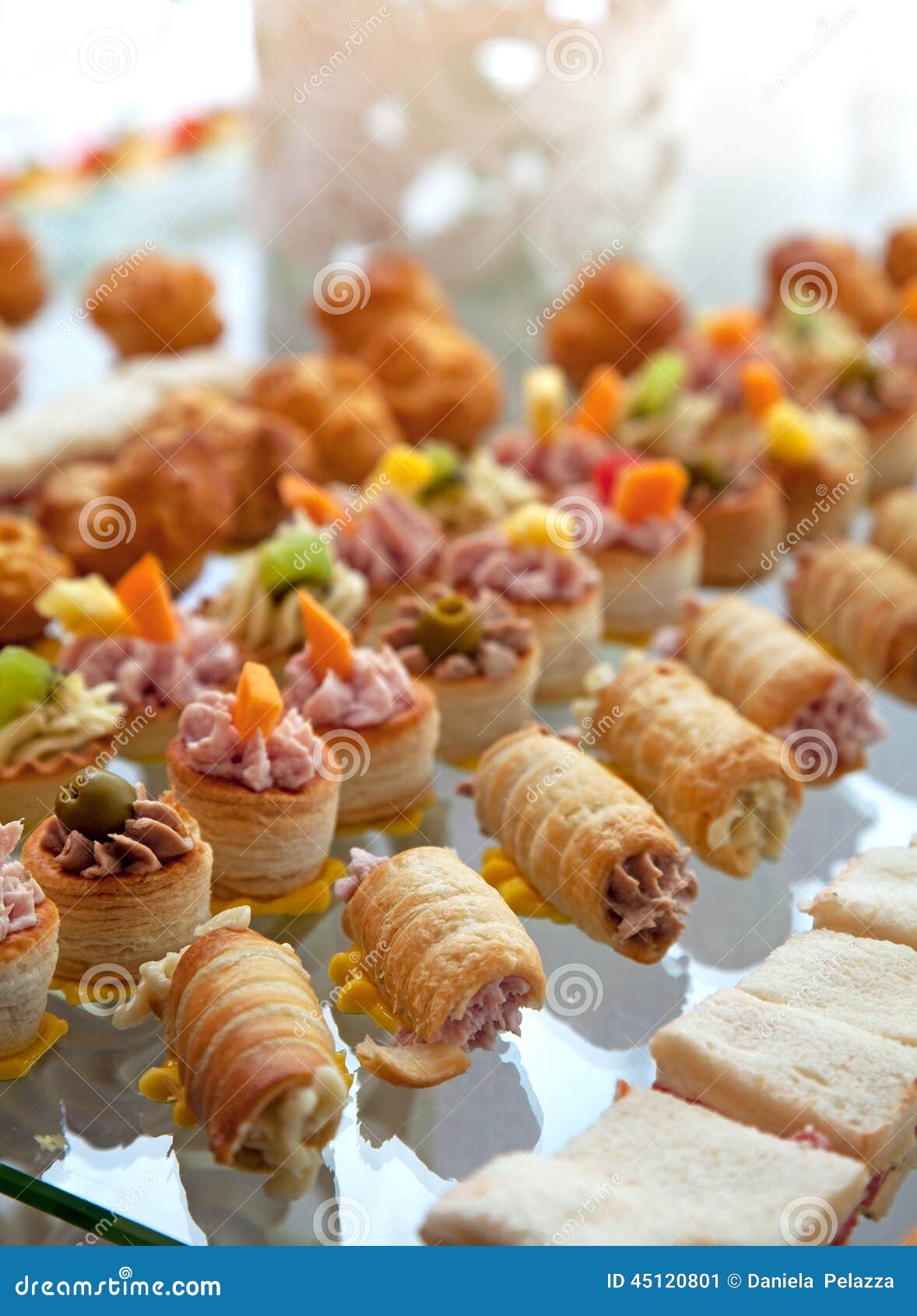 Comida Para El Cóctel En El Banquete De Boda Imagen de archivo - Imagen ...