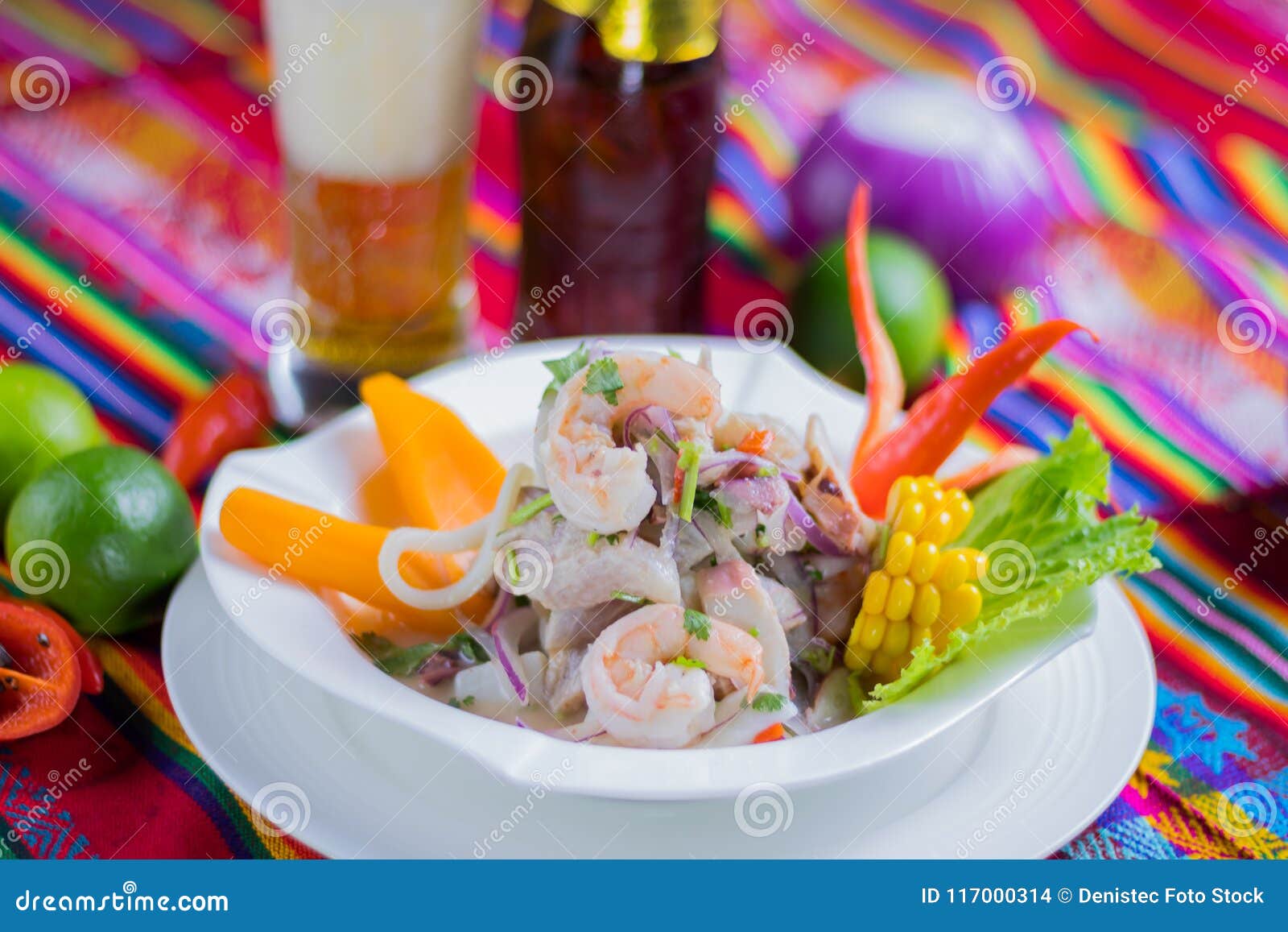 Comida Peruana: Ceviche De Los Pescados Foto de archivo - Imagen de ...