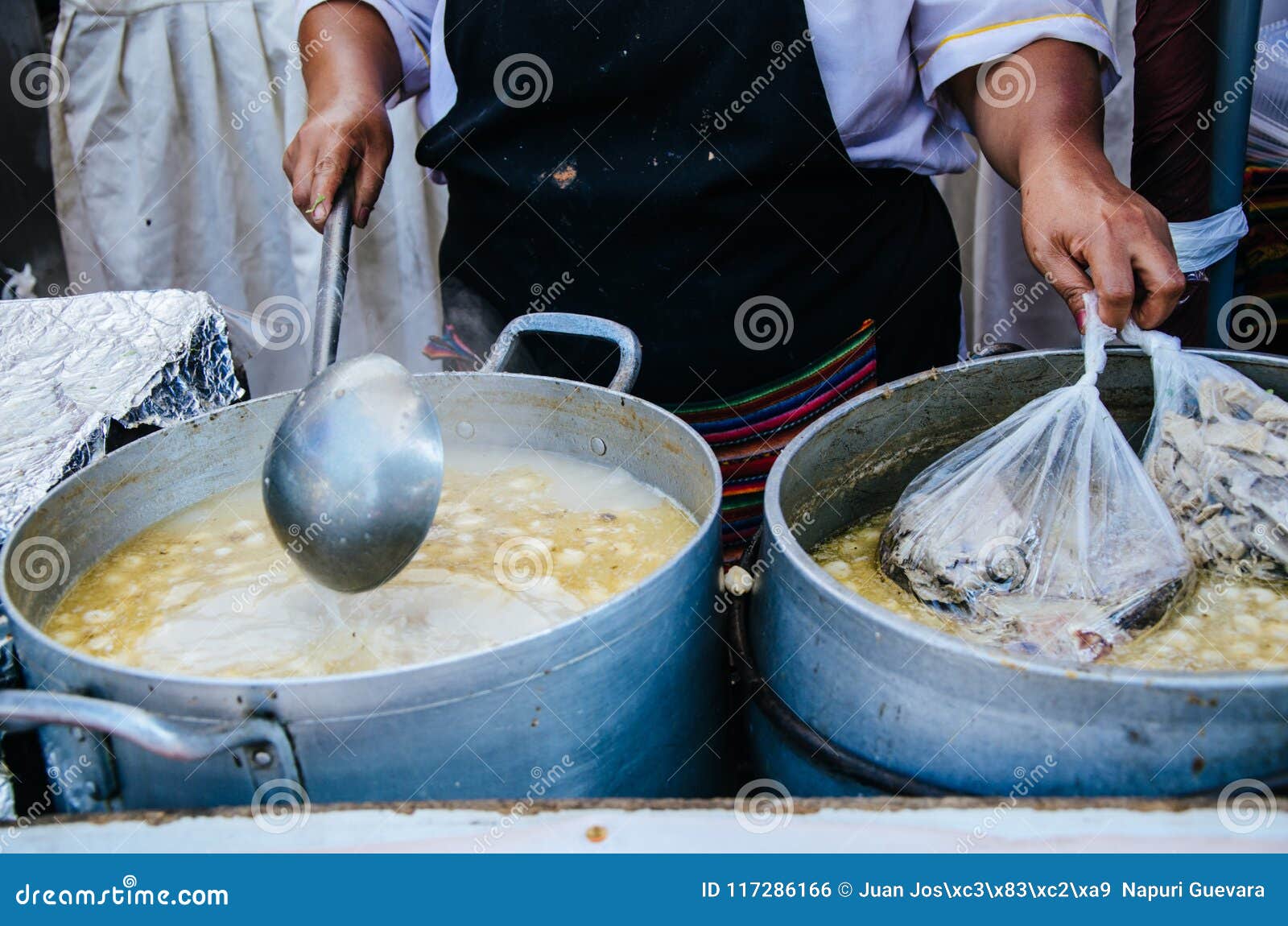Comida Peruana: Criolla De Sopa De Caldo De Mote Foto de archivo ...