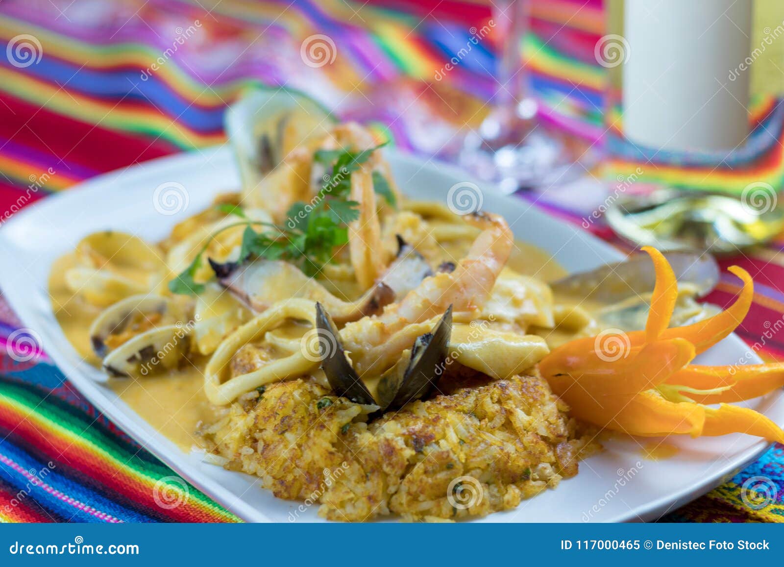 Comida Peruana: Mariscos De La Estafa Del Arroz Imagen de archivo ...