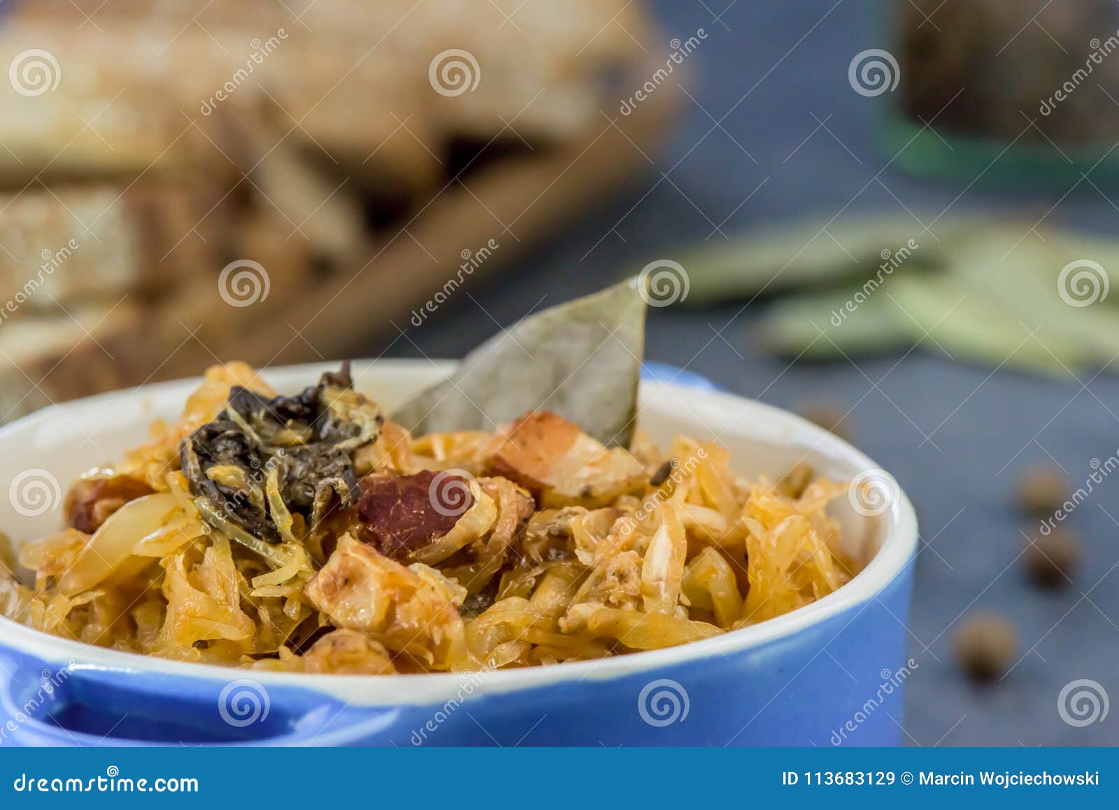 Comida Polaca Tradicional - Bigos Imagen de archivo - Imagen de cerdo ...