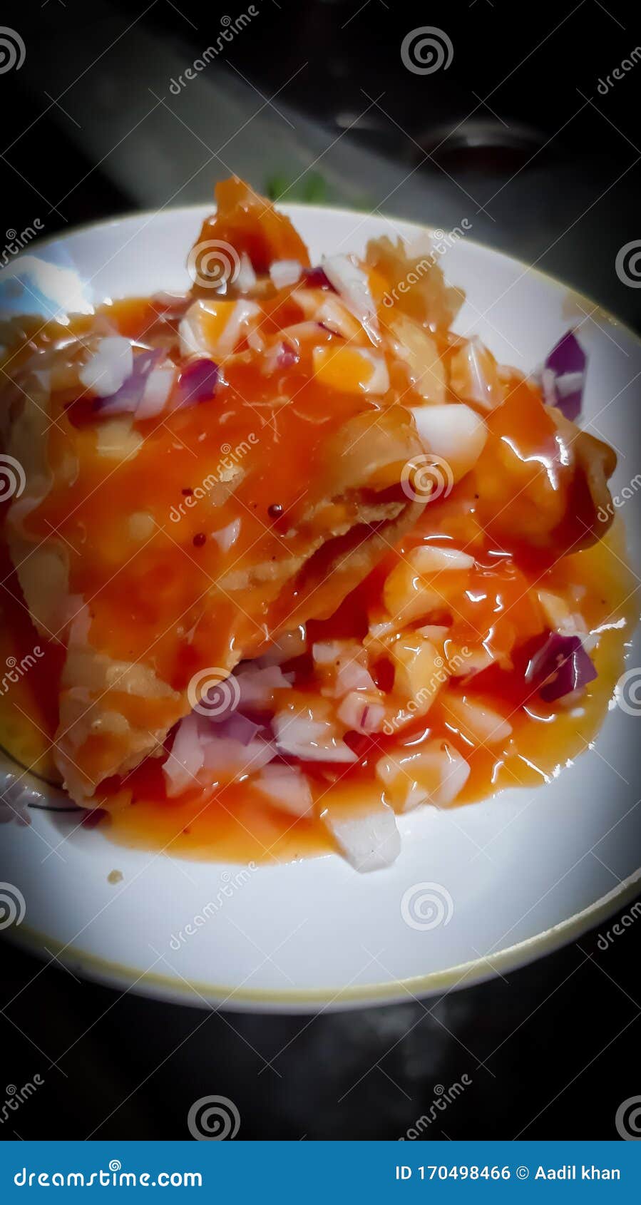 Comida refinada con samosa foto de archivo. Imagen de irritable - 170498466