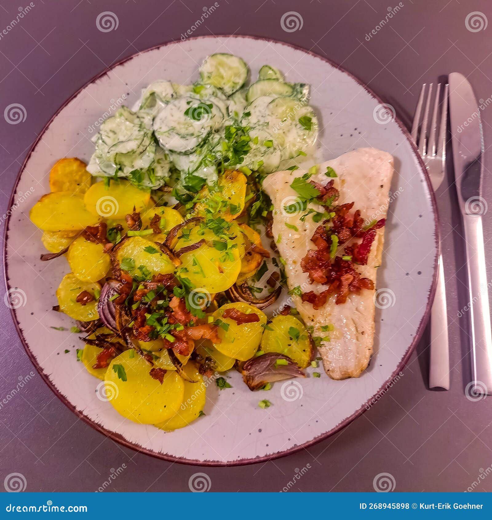 Comida Simple Y Deliciosa Preparada a Solas Foto de archivo - Imagen de ...
