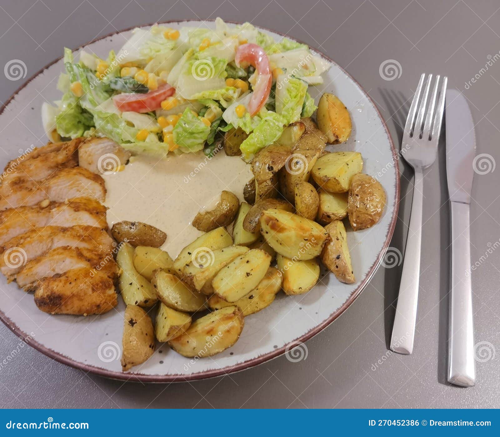 Comida Simple Y Deliciosa Preparada a Solas Foto de archivo - Imagen de ...