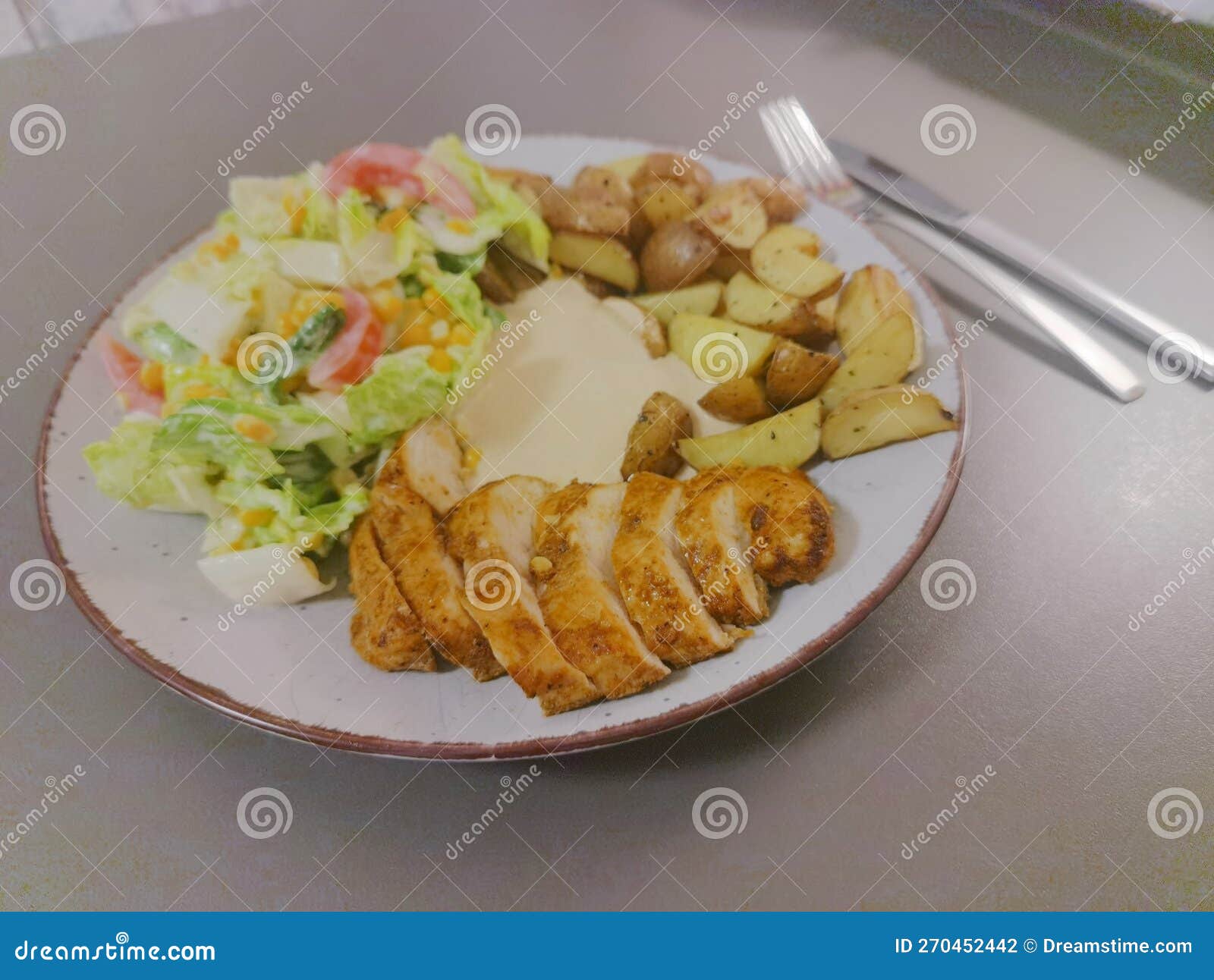 Comida Simple Y Deliciosa Preparada a Solas Foto de archivo - Imagen de ...