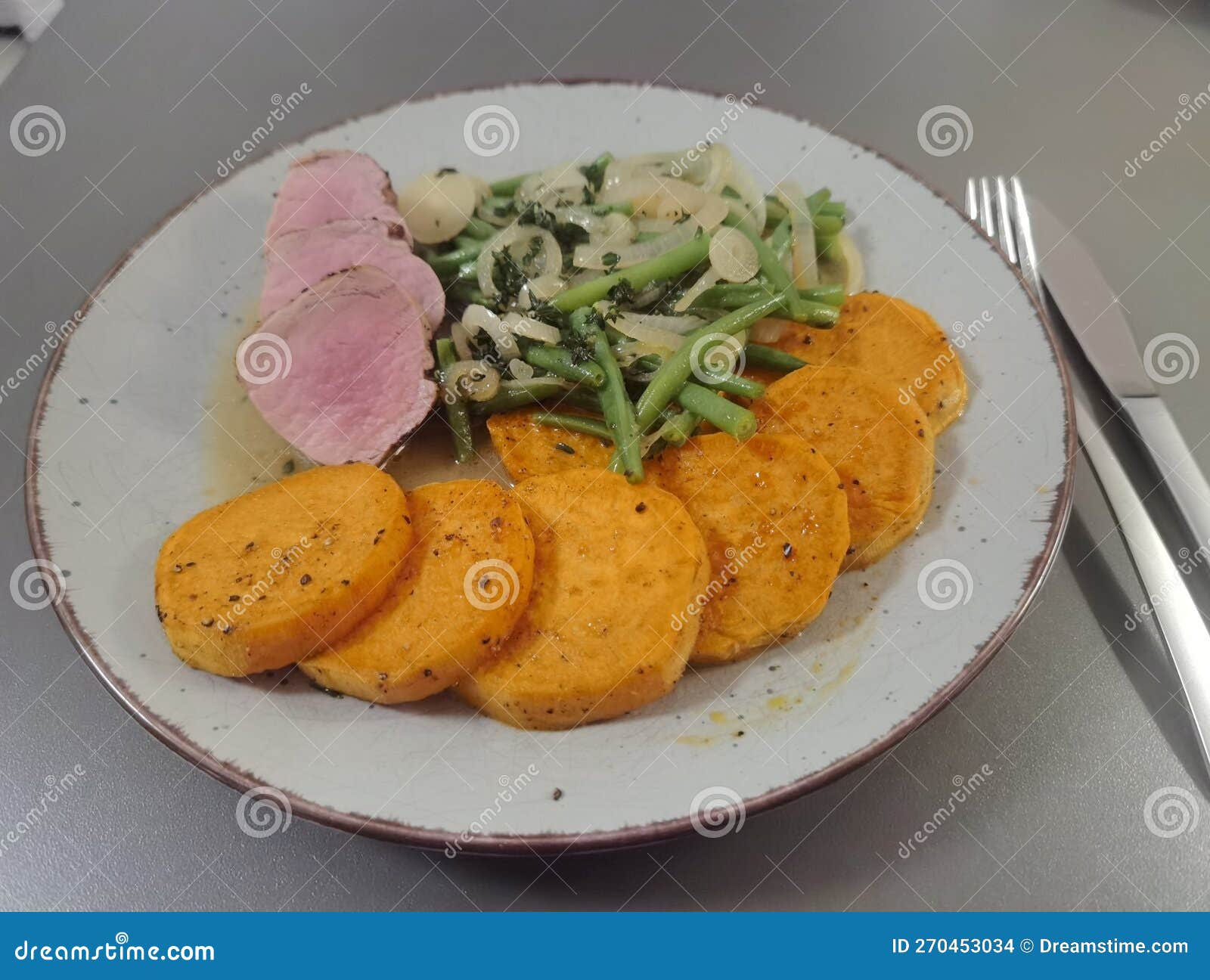 Comida Simple Y Deliciosa Preparada a Solas Foto de archivo - Imagen de ...