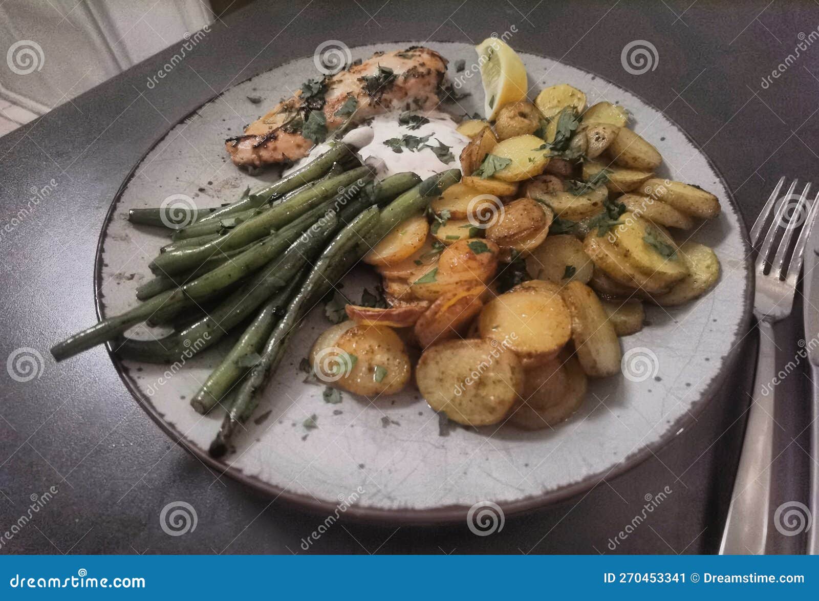 Comida Simple Y Deliciosa Preparada a Solas Imagen de archivo - Imagen ...