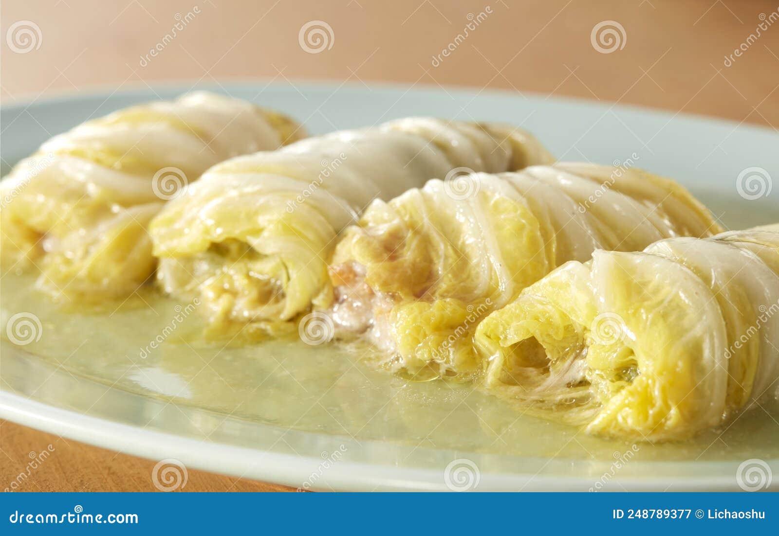 Comida Tradicional China Elaborada Con Col Imagen de archivo - Imagen ...