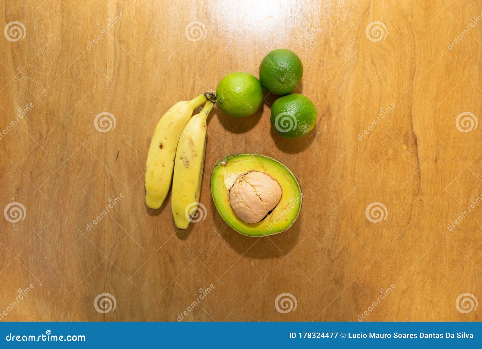 Comida Tropical Saludable En La Mesa Imagen de archivo - Imagen de ...
