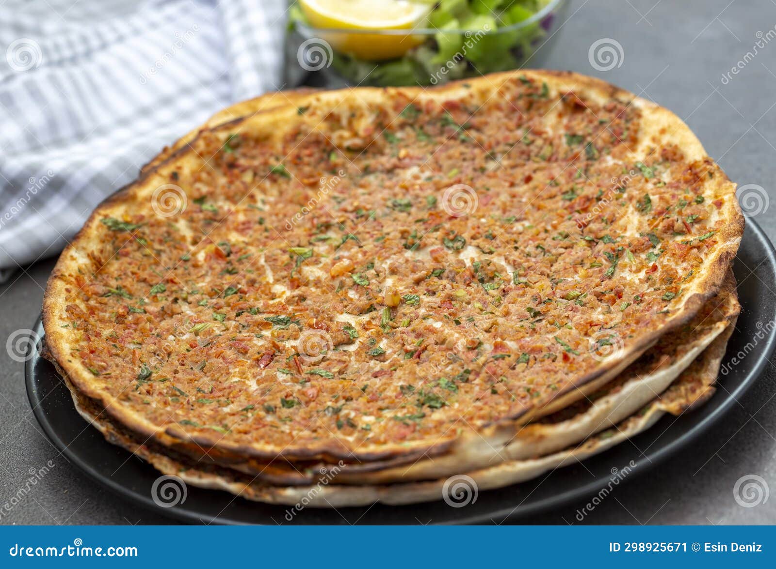 Comida Turca Pizza Turca Lahmacun Imagen de archivo - Imagen de casero ...