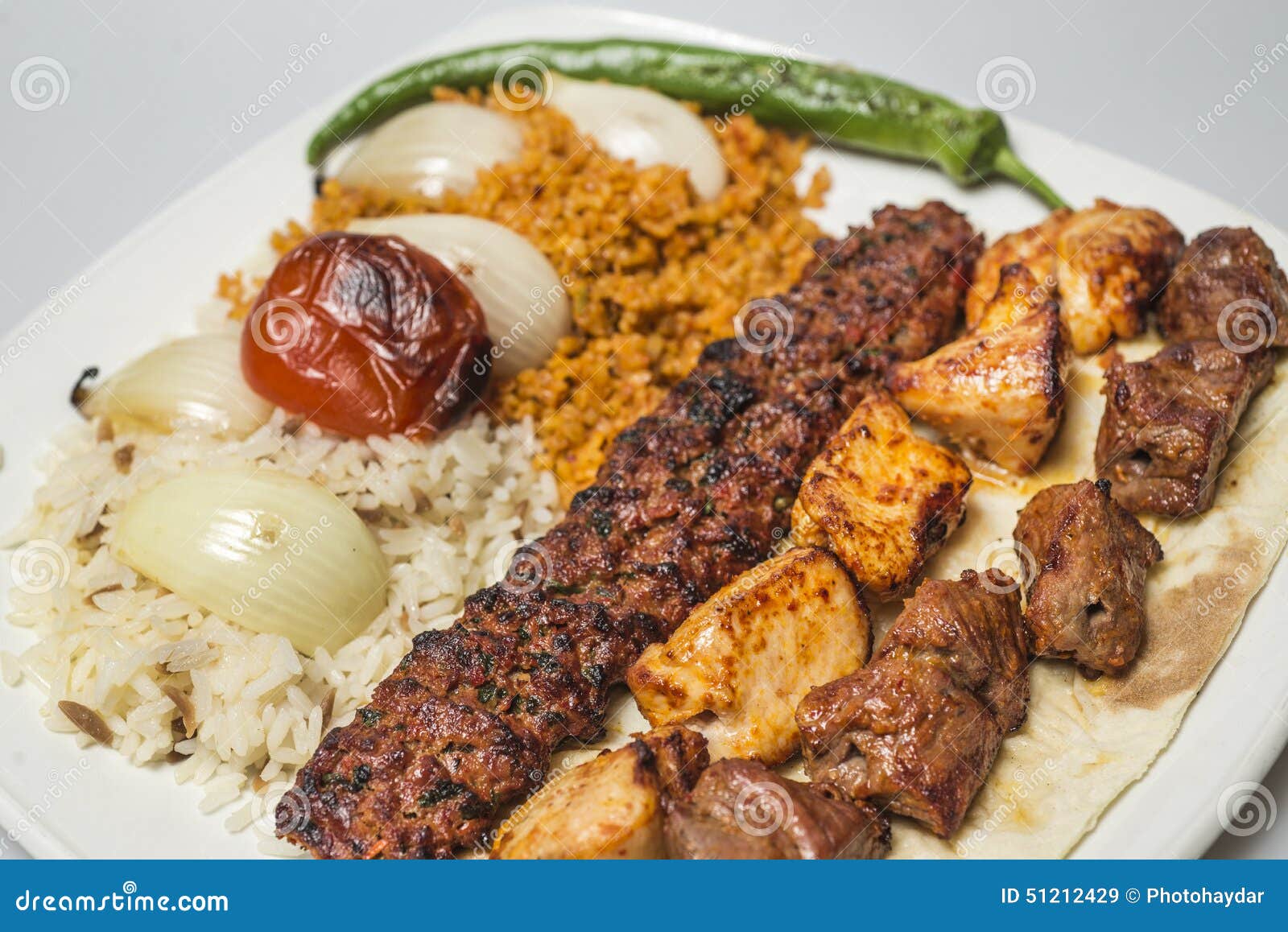 Comida Turca Tradicional - Selecciones De Kebabs Imagen de archivo ...