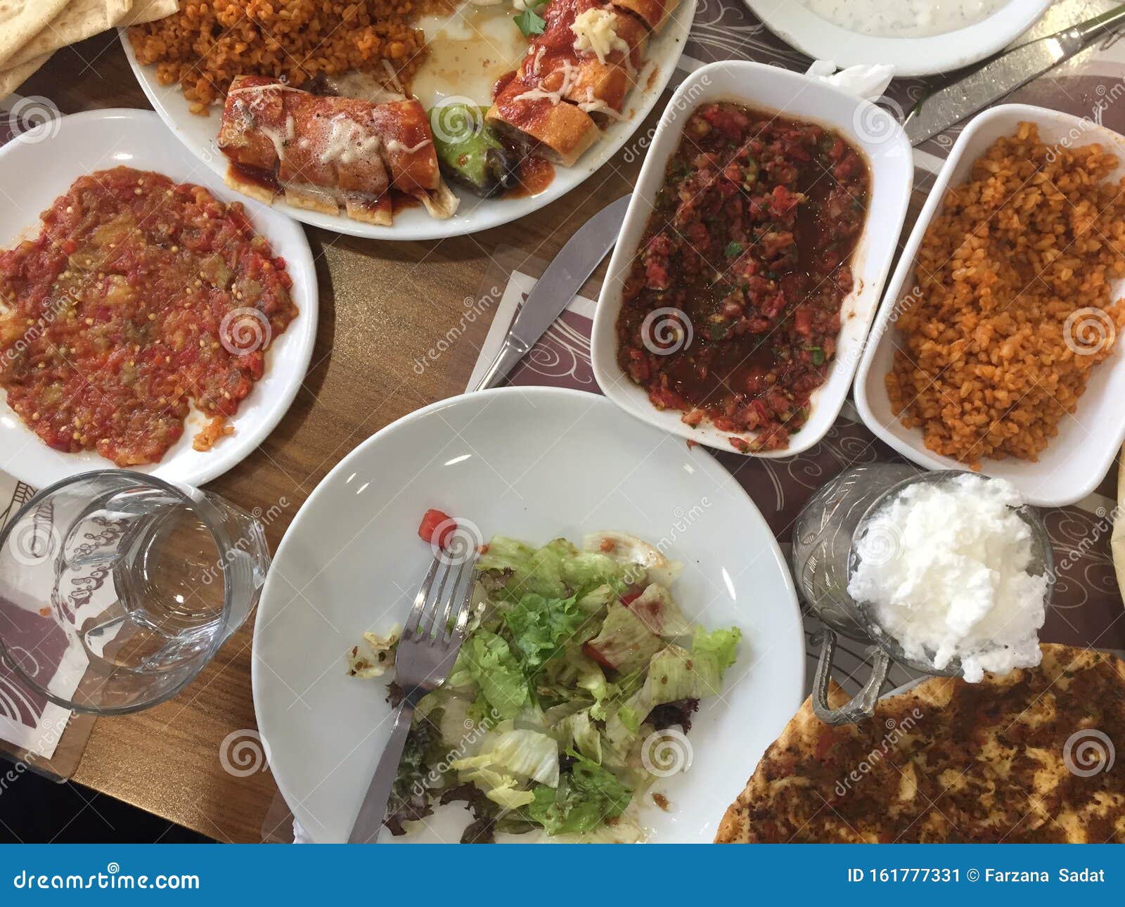 Comida y ensalada sabrosas imagen de archivo. Imagen de patata - 161777331