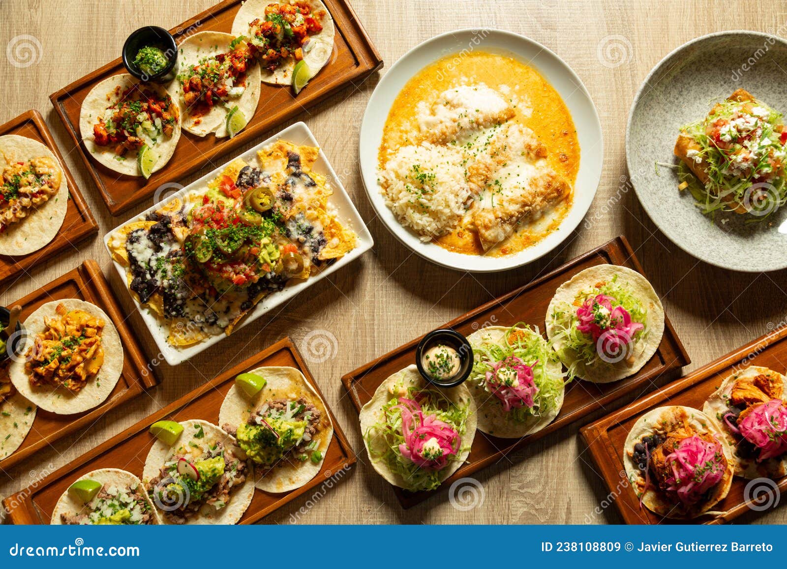 Comidas Mexicanas Separadas, Conforme Visto De Cima Imagem de Stock ...