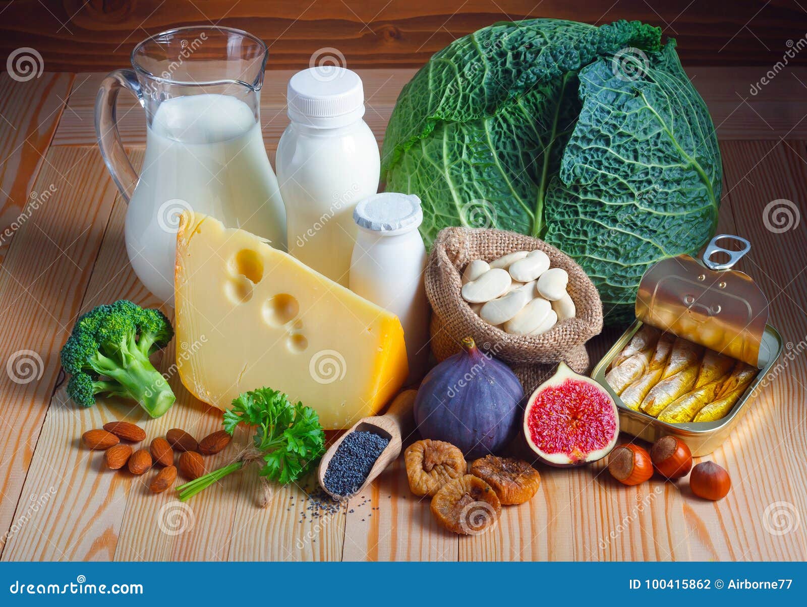 Comidas ricas en calcio foto de archivo. Imagen de fondo - 100415862