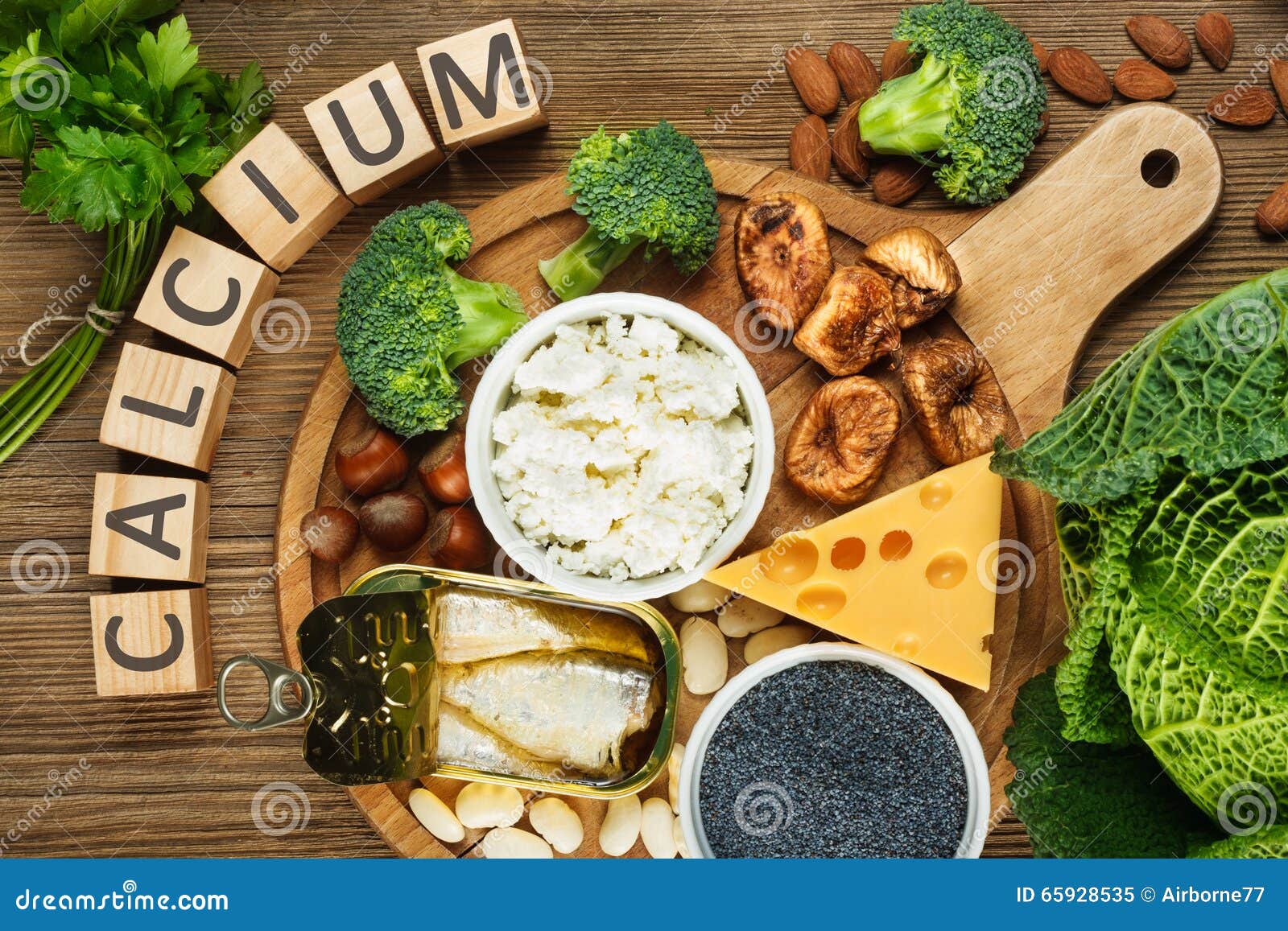 Comidas ricas en calcio imagen de archivo. Imagen de travieso - 65928535