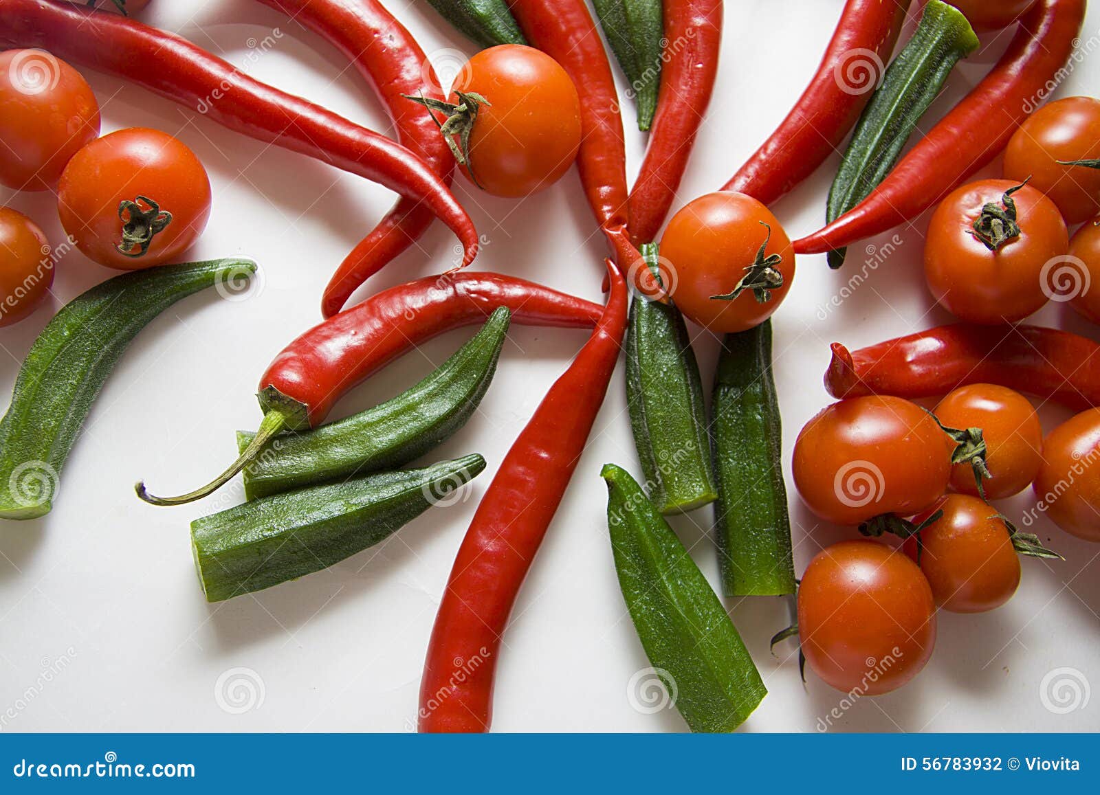 Comidas Rojas Y Verdes Del Veggie Foto de archivo - Imagen de espacio ...