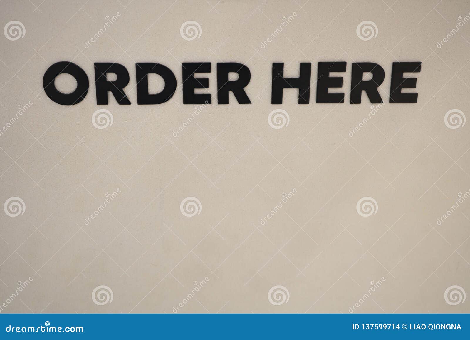 Commande ici photo stock. Image du blanc, étiquette - 137599714