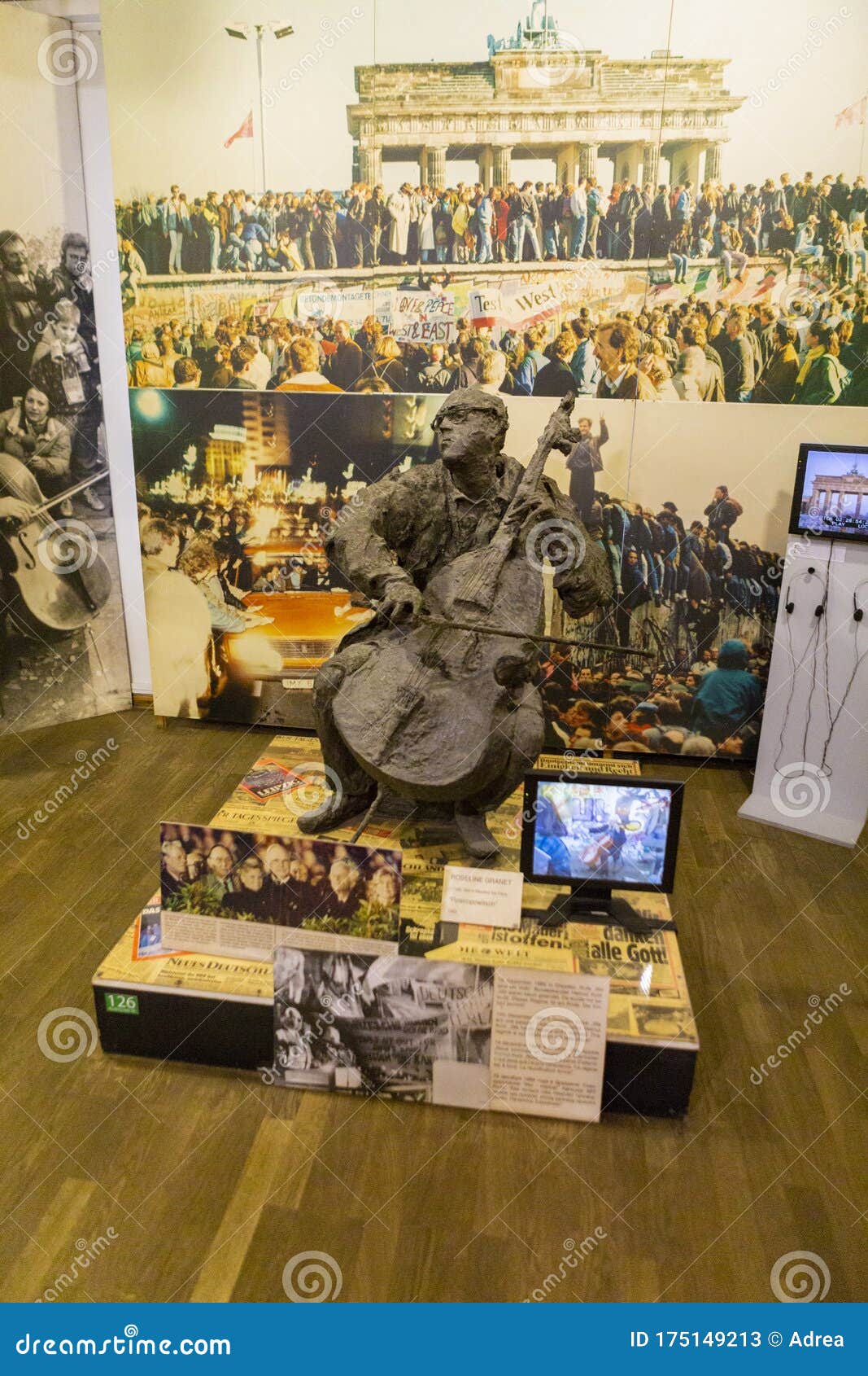 Commemorative Statue Of Jim Stynes Melbourne Demons Legend Holding The ...