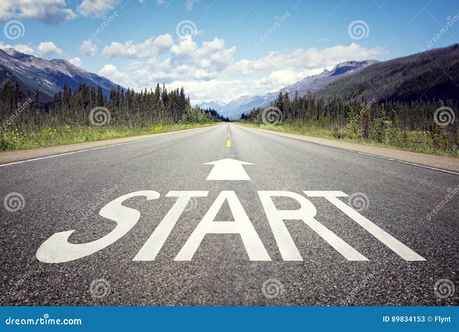 Commencez La Ligne Sur La Route Image stock - Image du campagne ...