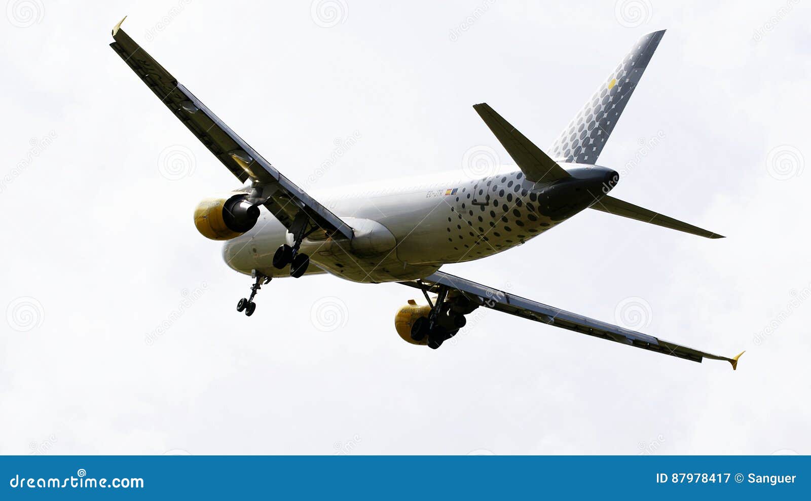 Commercial flying plane editorial photography. Image of regular - 87978417