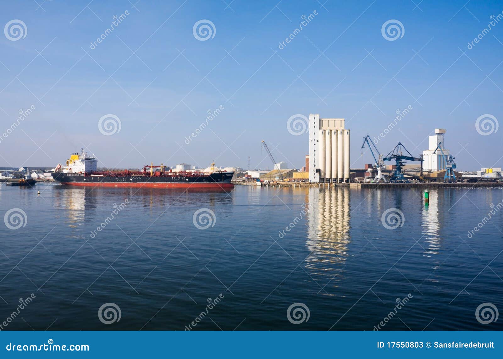 Commercial harbour stock image. Image of platform, wave - 17550803
