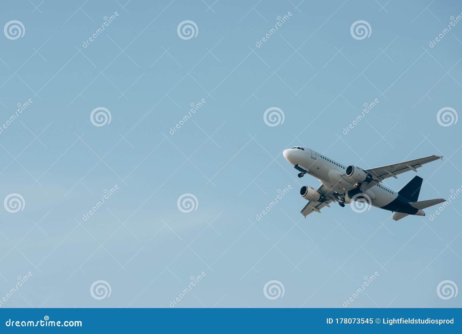 Commercial Jet Plane Landing Stock Image - Image of plane, aeroplane ...