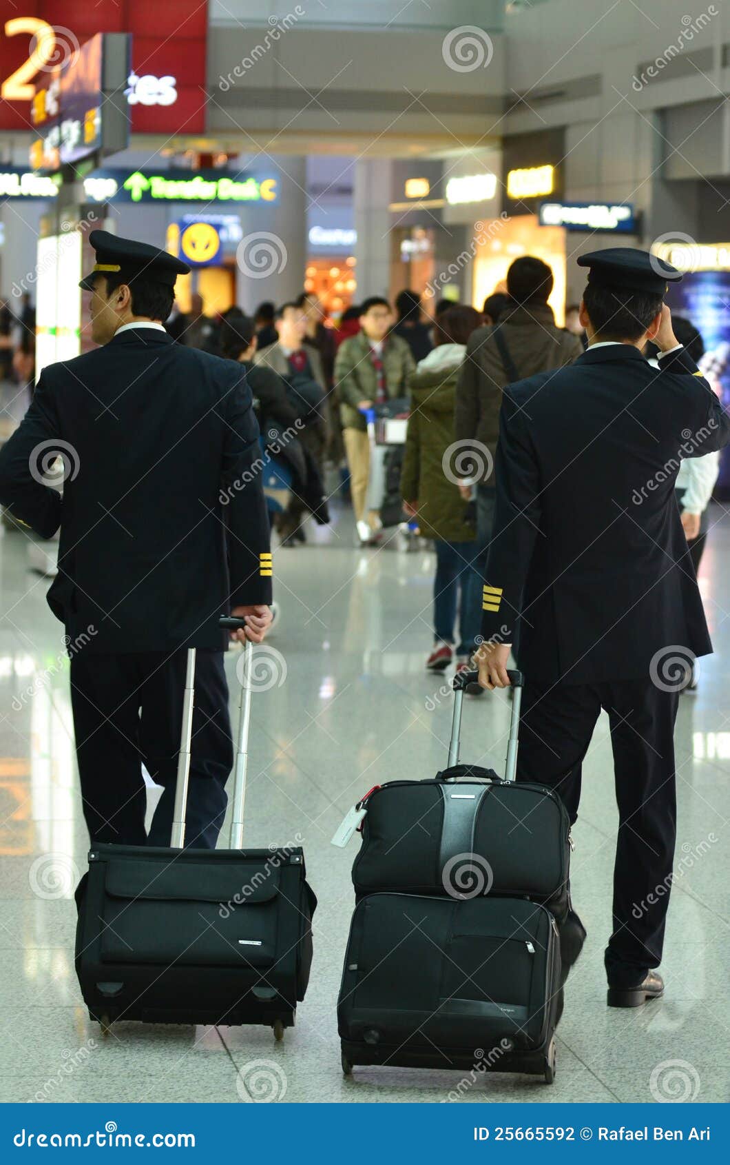 Commercial Pilots in Airport Terminal Editorial Photography - Image of ...