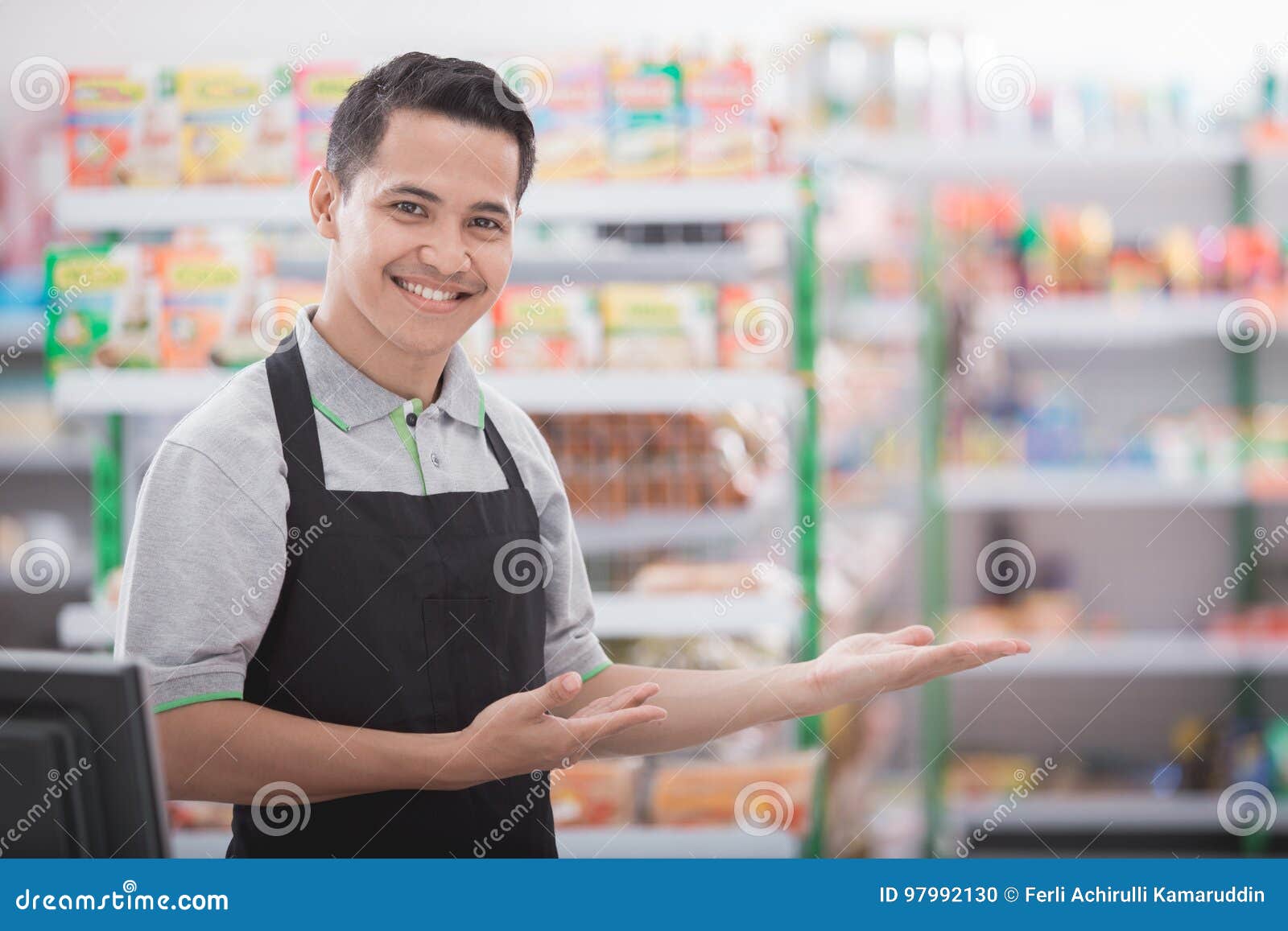 Commerciante in Una Drogheria Fotografia Stock - Immagine di successo ...