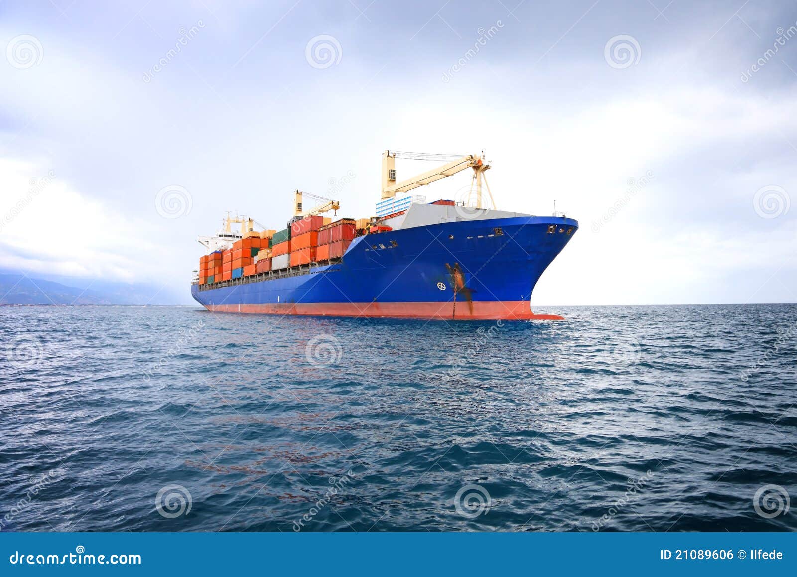 Commercieel containerschip stock foto. Image of handel - 21089606