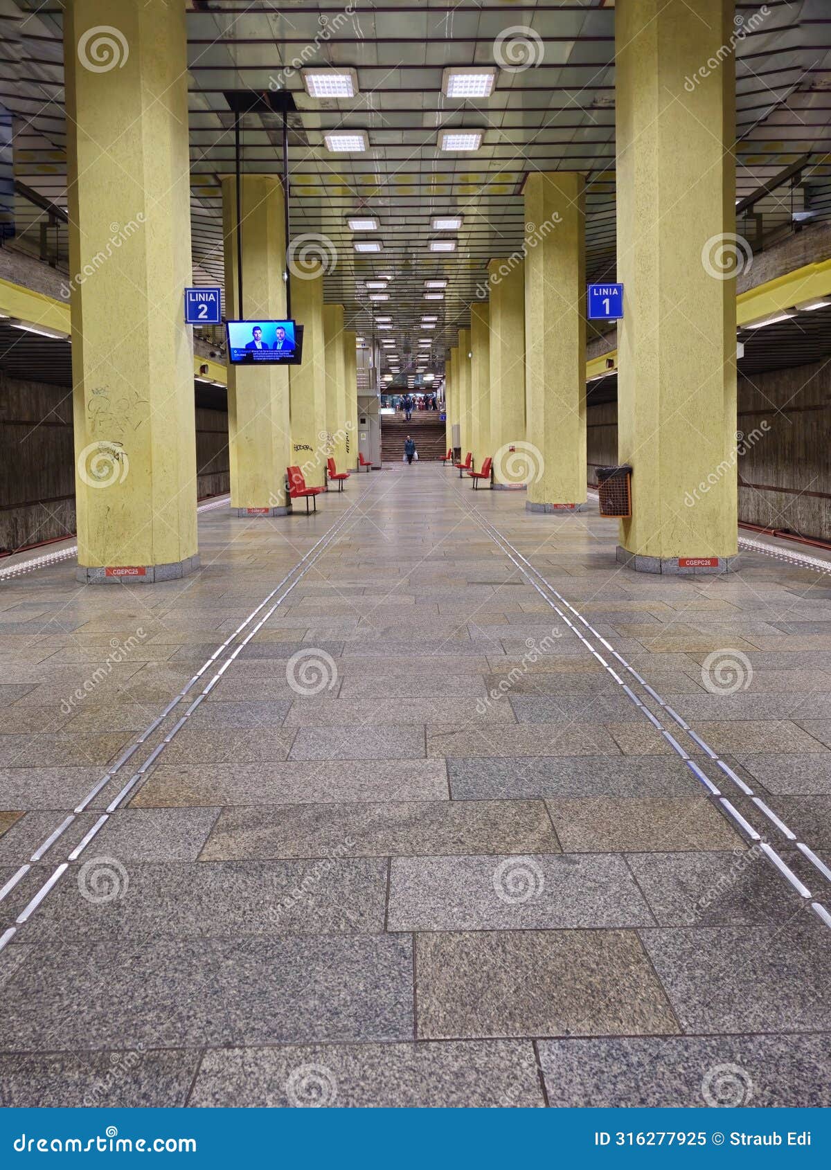 Common Subway Station Platform Editorial Image - Image of subway, long ...