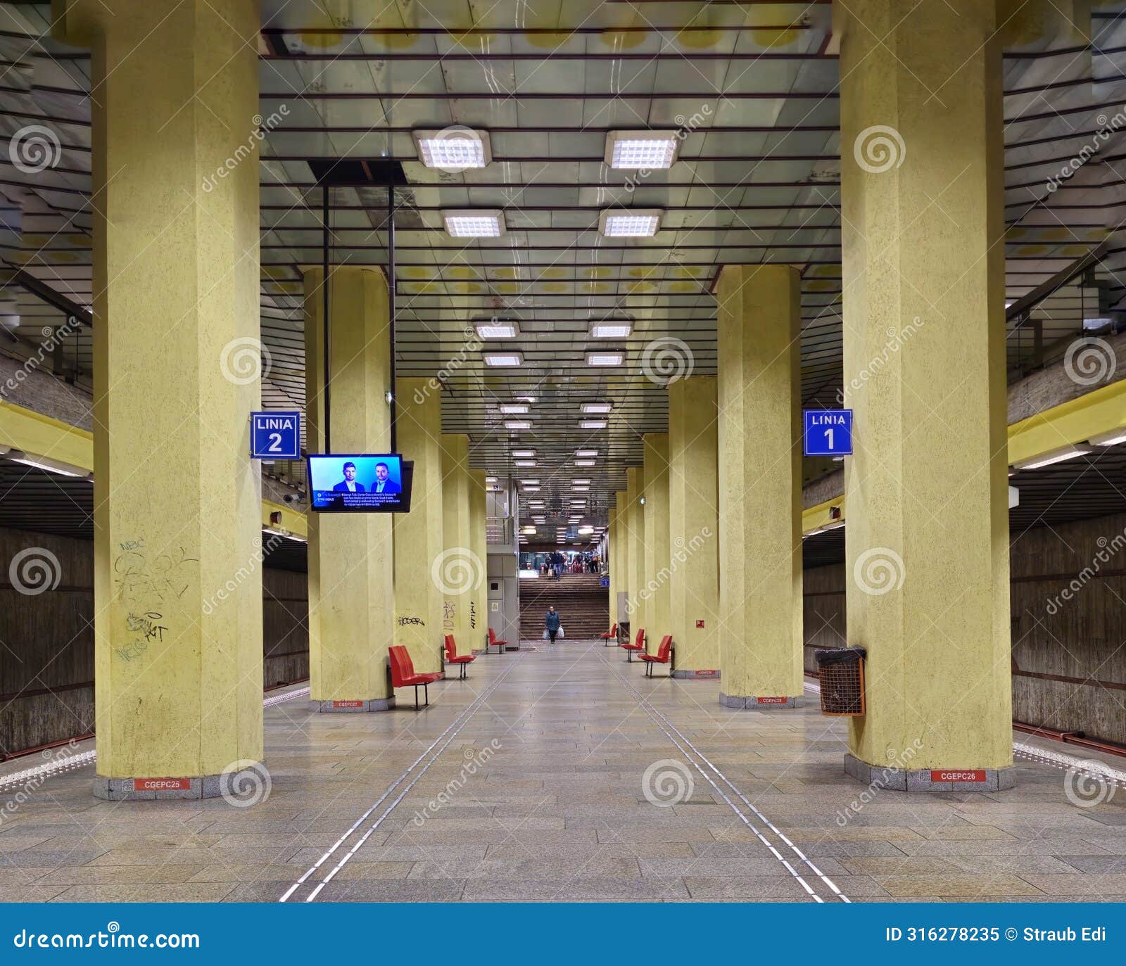 Common Subway Station Platform Editorial Image - Image of ceiling ...