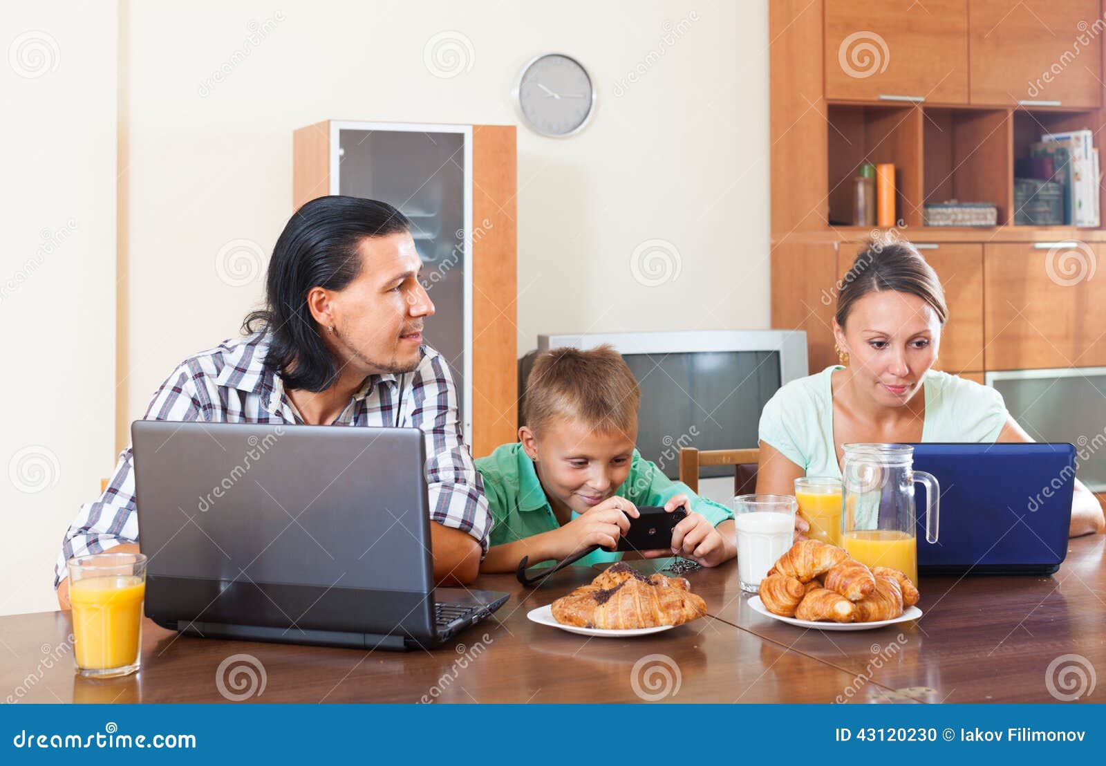Communicating Over Breakfast Stock Photo - Image of parents, network ...