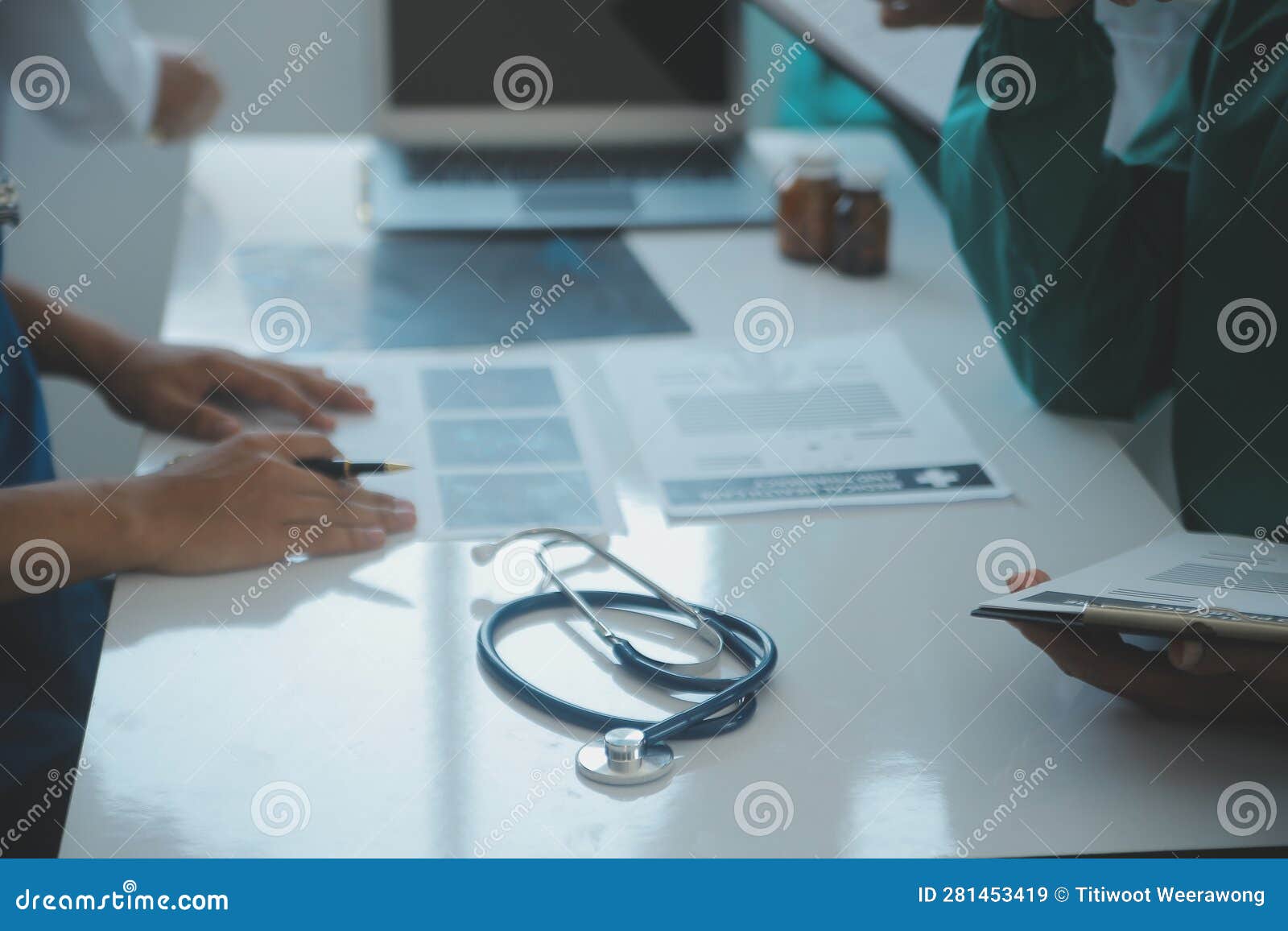 Communication during Doctors Meeting in Hospital Stock Image - Image of ...