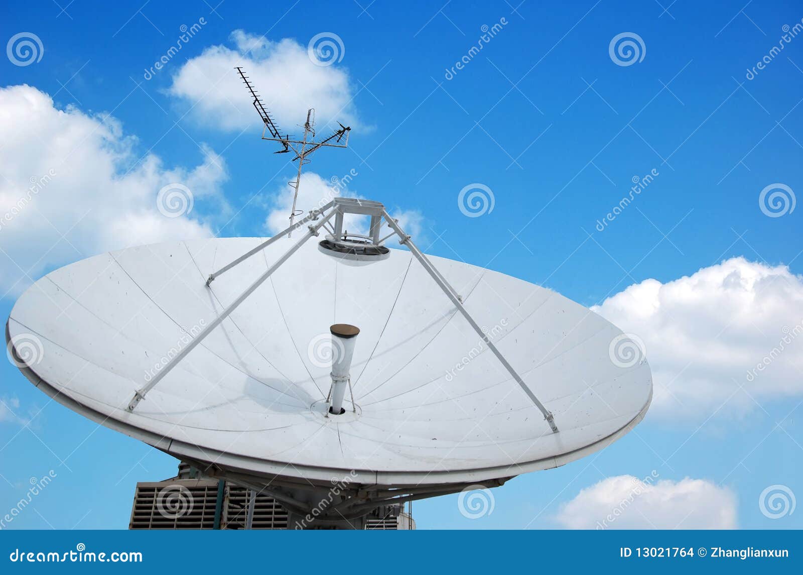 Communications Radar on Blue Sky Stock Photo - Image of data, network ...
