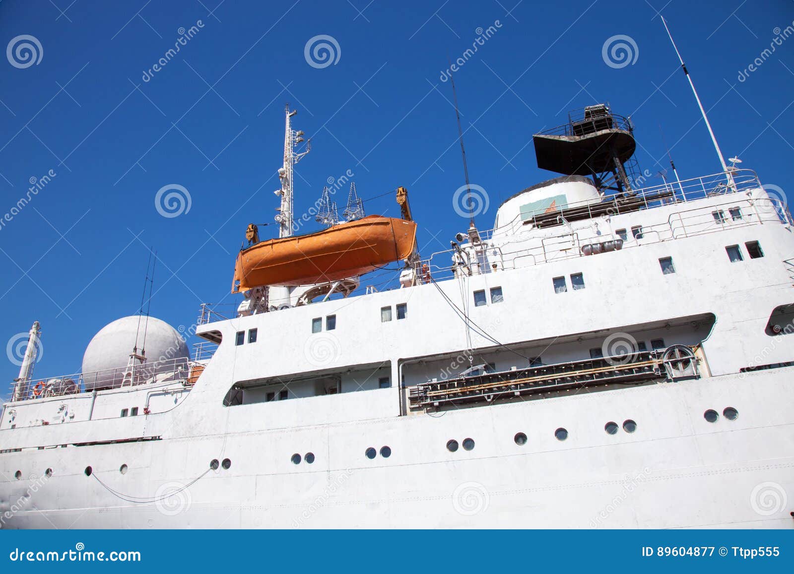 Communications ship stock image. Image of spacecraft - 89604877