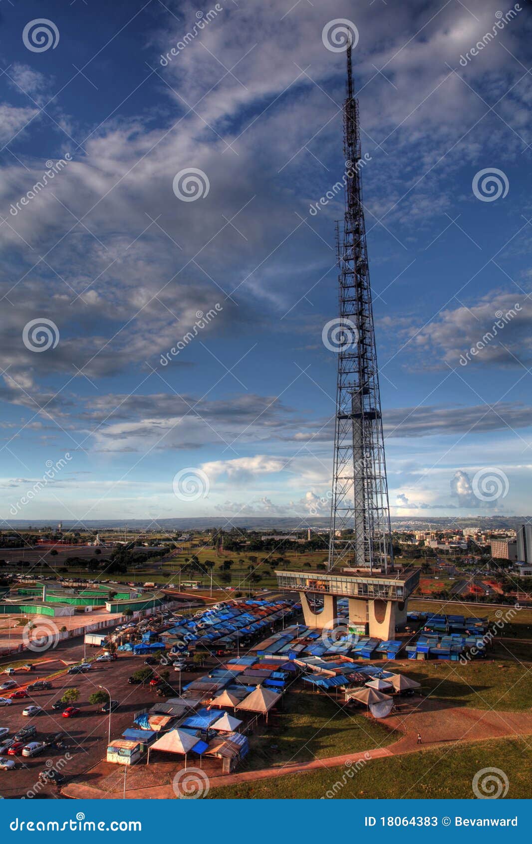 Communications tower editorial stock photo. Image of pipe - 18064383