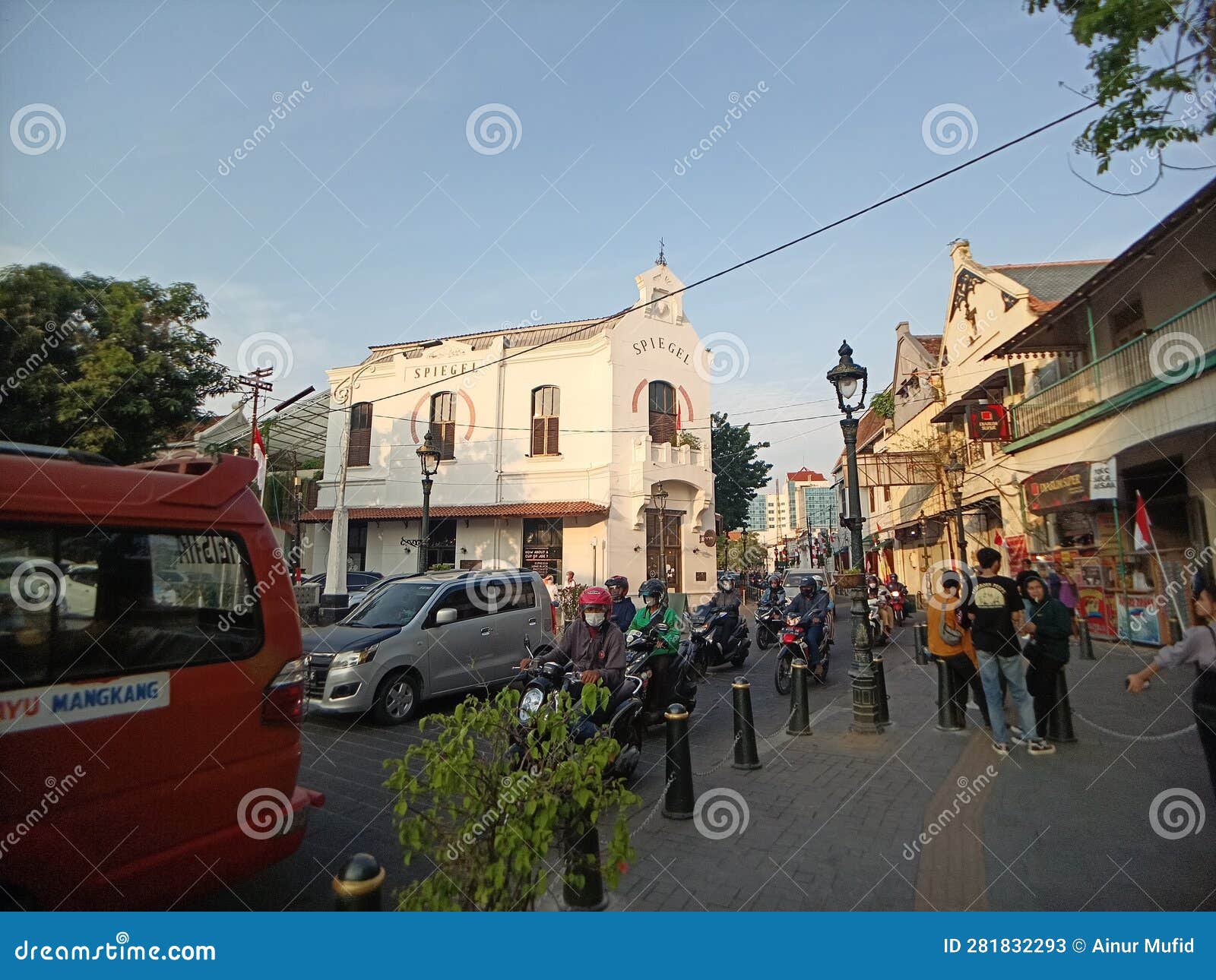 The Community is Active in the Tourist Area of ??the Old City of ...