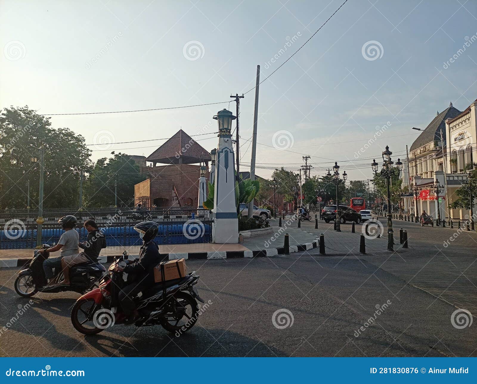 The Community is Active in the Tourist Area of ??the Old City of ...